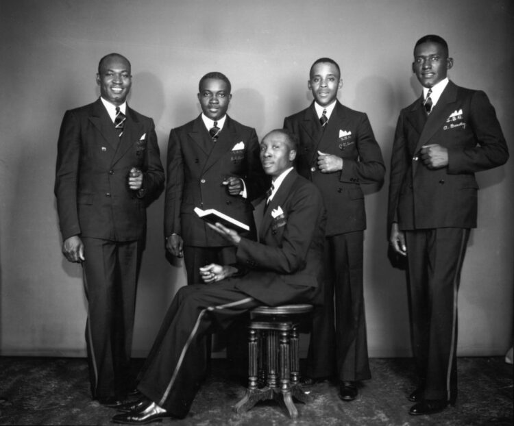 The Shields Brothers Gospel Singers (Family) - I For Color