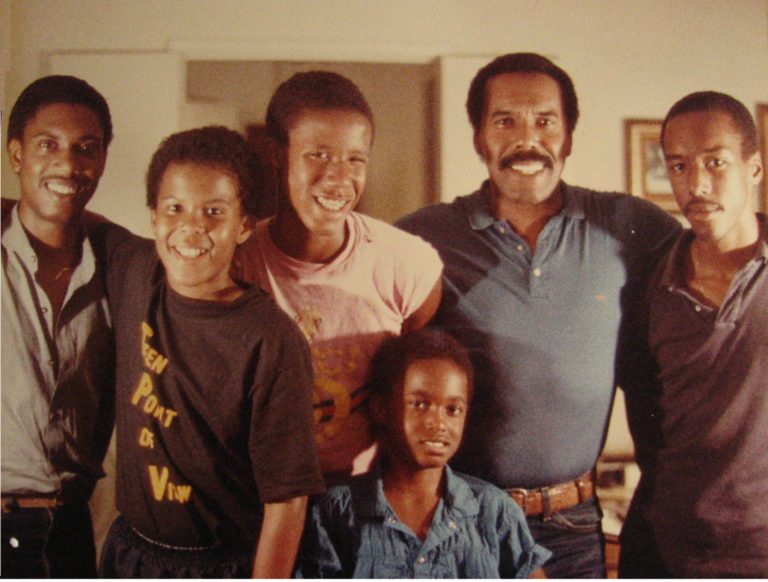 Robert Hooks – I For Color